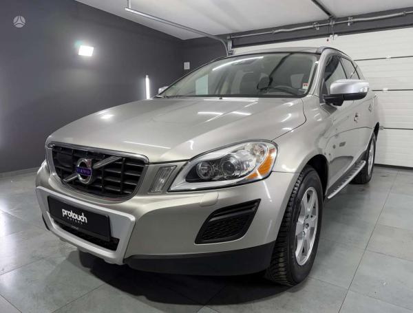 Brown Volvo XC60 2013 in Utena, with an engine capacity of 2.40 L and mileage of 313 thousand km for 9500 €, photo 6 on AUTOMOTO.COM.LV