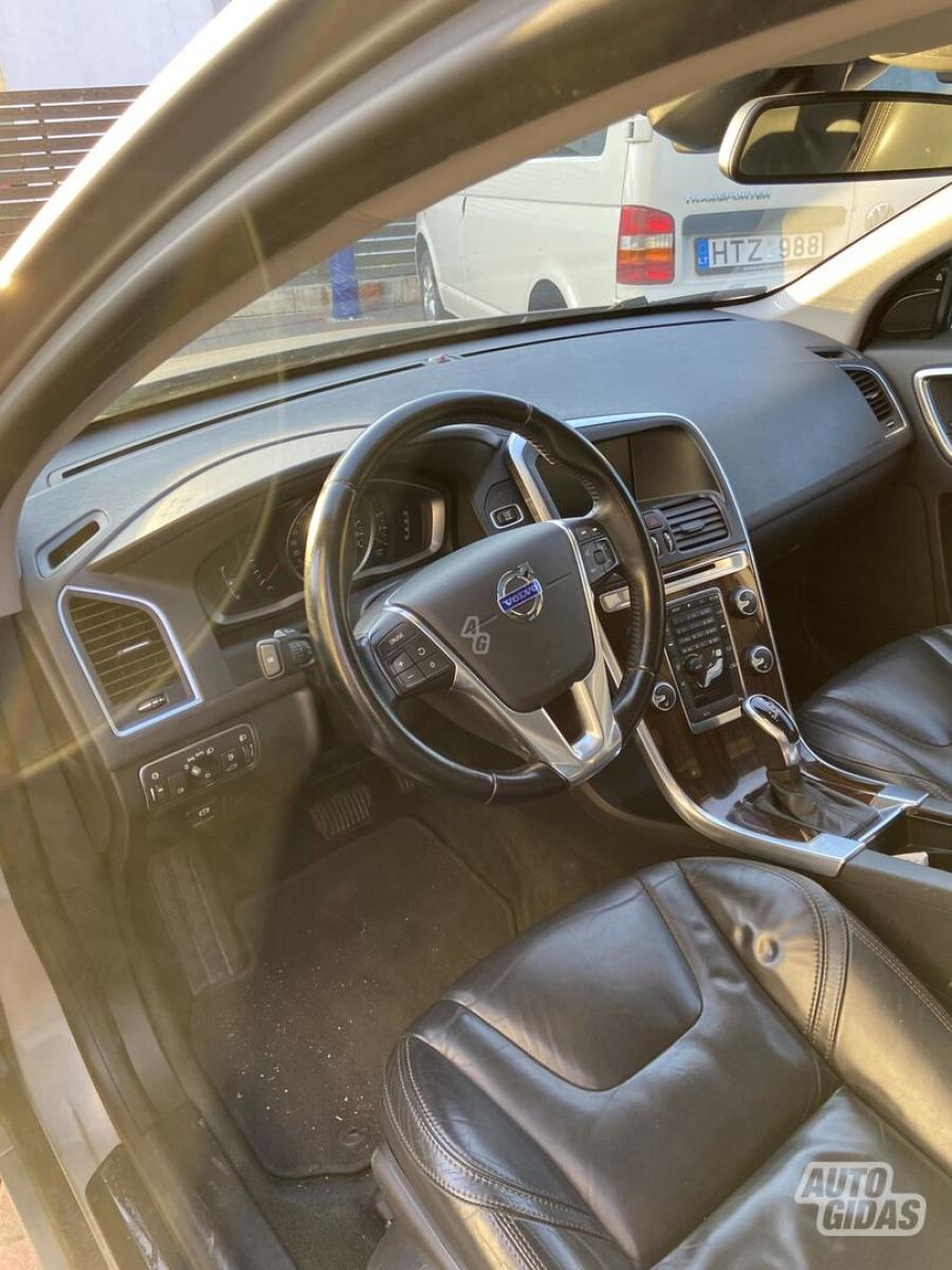 Brown Volvo XC60 2013 in Prienai, with an engine capacity of 2.00 L and mileage of 312 thousand km for 9000 €, photo 6 on AUTOMOTO.COM.LV