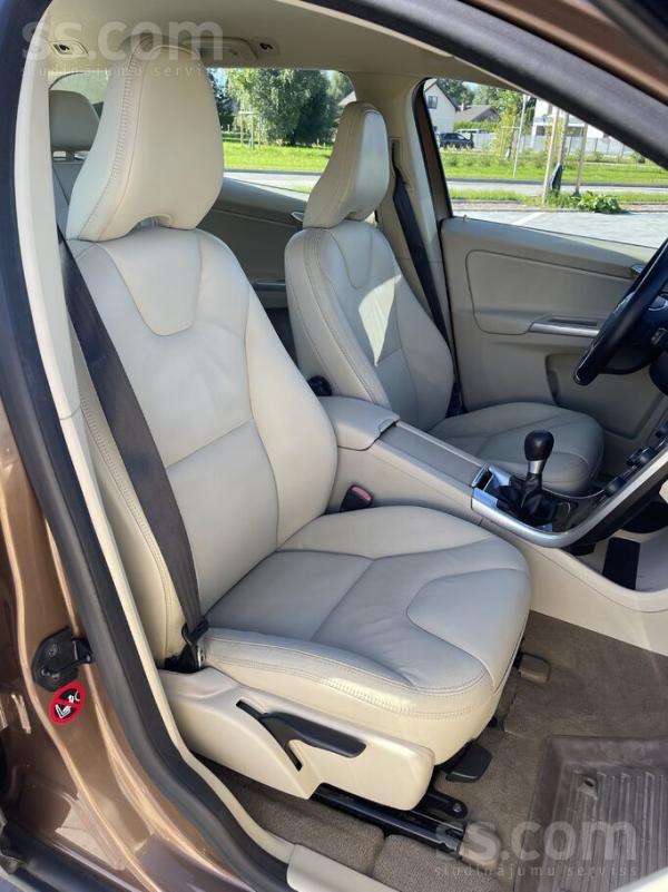 Brown Volvo XC60 2013 in Jelgava, with an engine capacity of 2.00 L and mileage of 0 thousand km for 8990 €, photo 11 on AUTOMOTO.COM.LV
