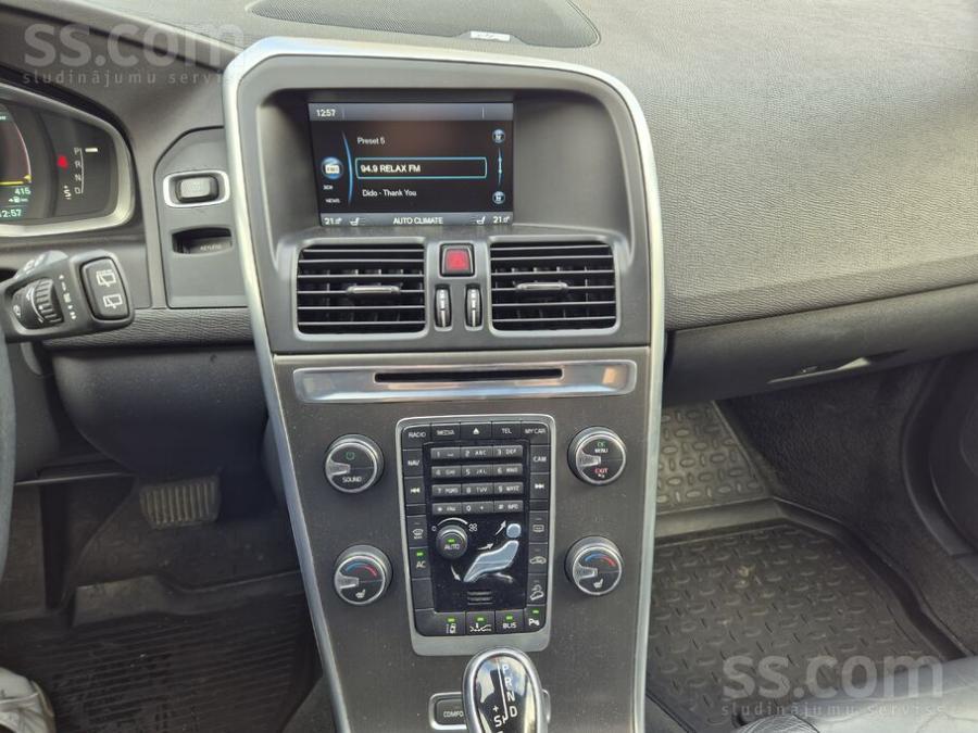 Brūns Volvo XC60 2013 Rīga, ar dzinēja tilpumu 2.40 L un nobraukumu 289 tūkst. km par 13000 €, foto 8 vietnē AUTOMOTO.COM.LV