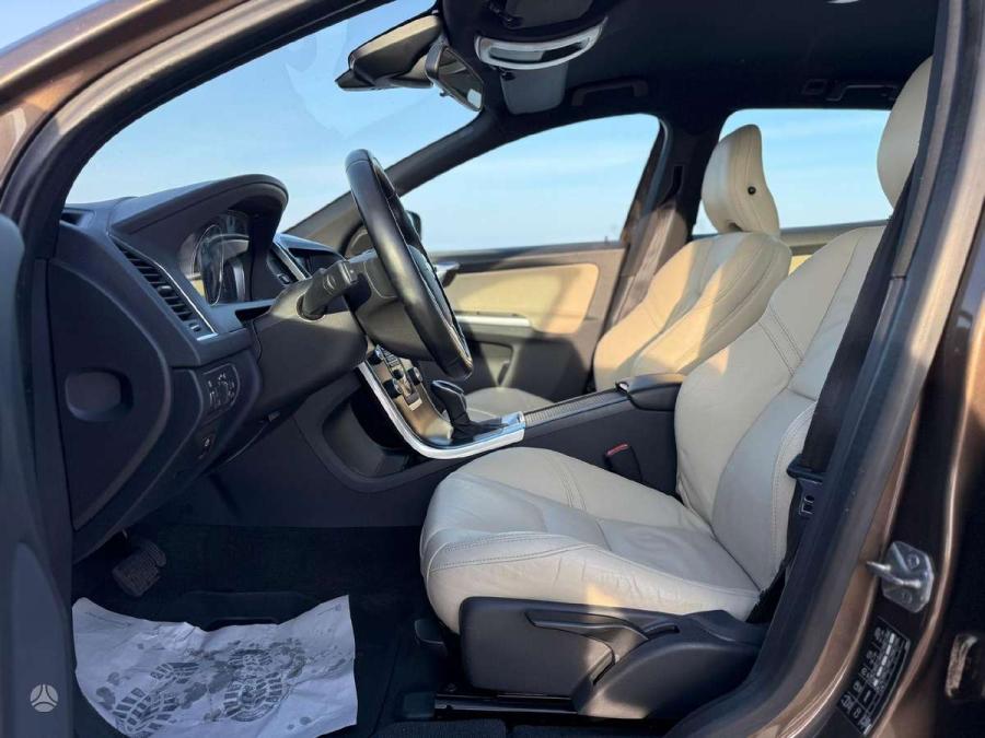 Brūns Volvo XC60 2014 Vilkaviškis, ar dzinēja tilpumu 1.98 L un nobraukumu 249 tūkst. km par 13400 €, foto 5 vietnē AUTOMOTO.COM.LV