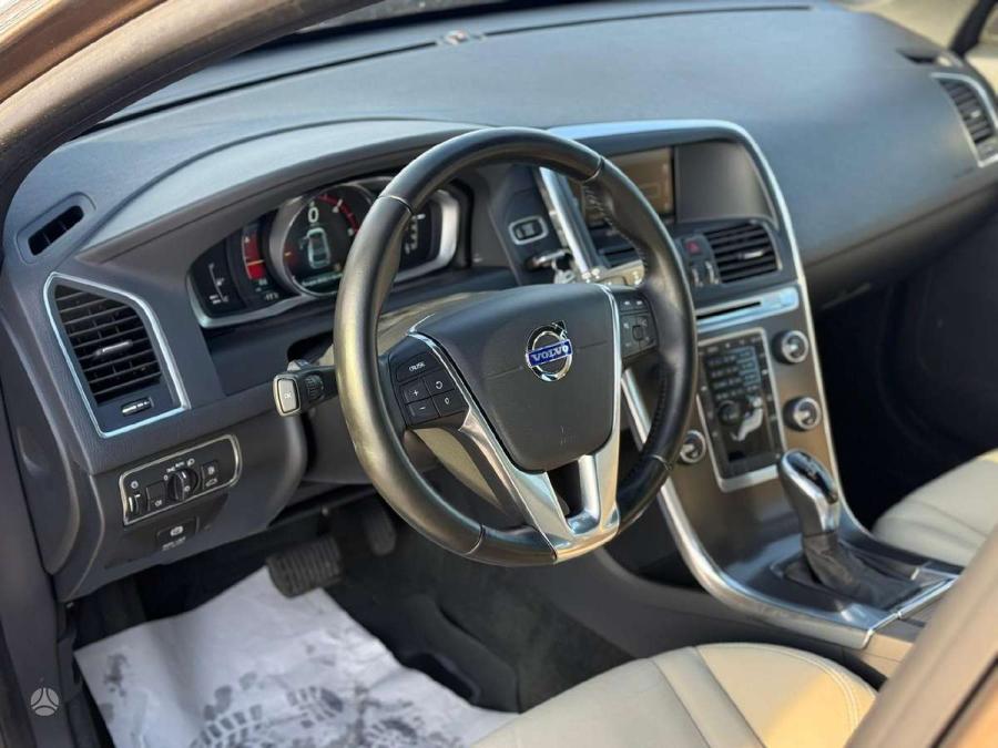 Brūns Volvo XC60 2014 Vilkaviškis, ar dzinēja tilpumu 1.98 L un nobraukumu 249 tūkst. km par 13400 €, foto 6 vietnē AUTOMOTO.COM.LV
