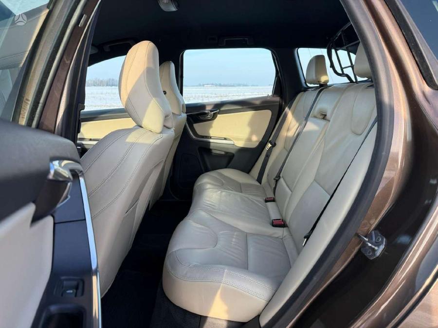 Brūns Volvo XC60 2014 Vilkaviškis, ar dzinēja tilpumu 1.98 L un nobraukumu 249 tūkst. km par 13400 €, foto 8 vietnē AUTOMOTO.COM.LV