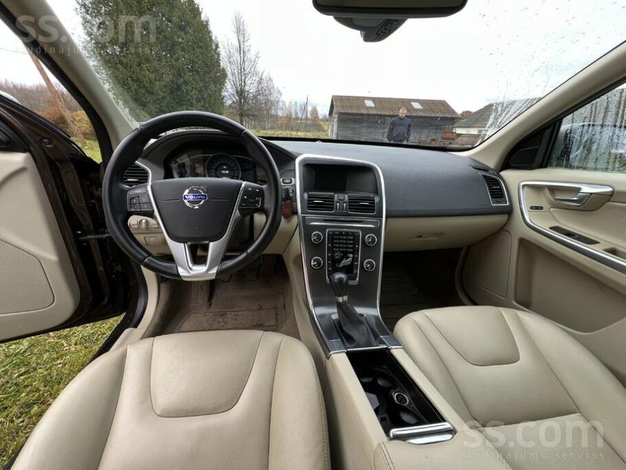 Brown Volvo XC60 2014 in Riga, with an engine capacity of 2.40 L and mileage of 117 thousand km for 15400 €, photo 6 on AUTOMOTO.COM.LV