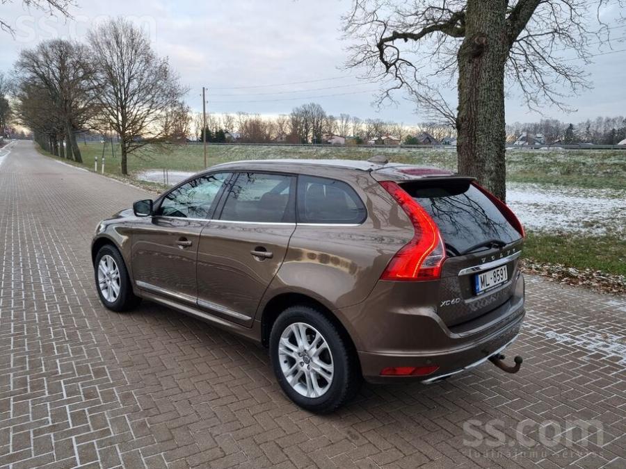 Brown Volvo XC60 2014 in Valmiera, with an engine capacity of 2.40 L and mileage of 274 thousand km for 13950 €, photo 3 on AUTOMOTO.COM.LV