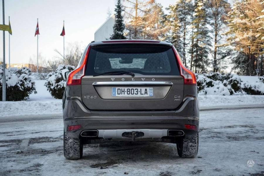 Brown Volvo XC60 2014 in Elektrenai, with an engine capacity of 2.40 L and mileage of 308 thousand km for 11650 €, photo 4 on AUTOMOTO.COM.LV