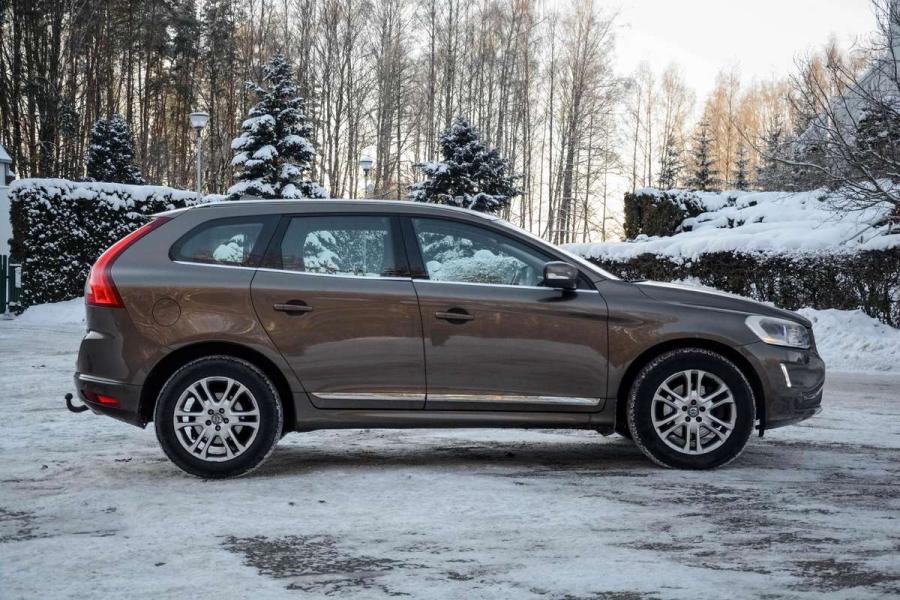 Brown Volvo XC60 2014 in Elektrenai, with an engine capacity of 2.40 L and mileage of 308 thousand km for 11650 €, photo 6 on AUTOMOTO.COM.LV