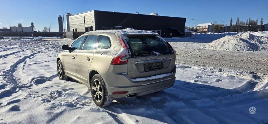 Brūns Volvo XC60 2014 Kauņa, ar dzinēja tilpumu 2.40 L un nobraukumu 295 tūkst. km par 9500 €, foto 5 vietnē AUTOMOTO.COM.LV
