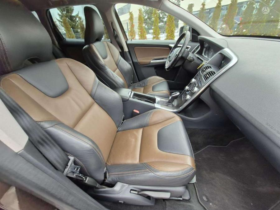 Brown Volvo XC60 2014 in Kaunas, with an engine capacity of 1.97 L and mileage of 270 thousand km for 10900 €, photo 14 on AUTOMOTO.COM.LV