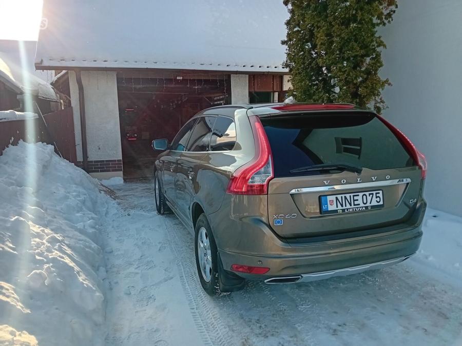 Brown Volvo XC60 2014 in Vilnius, with an engine capacity of 2.00 L and mileage of 294 thousand km for 12800 €, photo 5 on AUTOMOTO.COM.LV