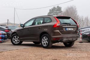 Brūns Volvo XC60 2014 Rīga, ar dzinēja tilpumu 2.40 L un nobraukumu 298 tūkst. km par 10495 €, foto 3 vietnē AUTOMOTO.COM.LV