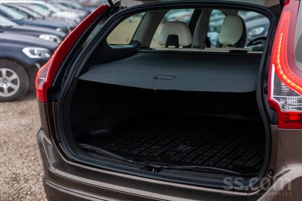 Brown Volvo XC60 2014 in Riga, with an engine capacity of 2.40 L and mileage of 298 thousand km for 10495 €, photo 7 on AUTOMOTO.COM.LV
