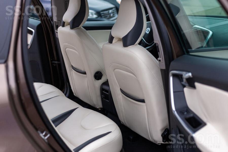 Brūns Volvo XC60 2014 Rīga, ar dzinēja tilpumu 2.40 L un nobraukumu 298 tūkst. km par 10495 €, foto 11 vietnē AUTOMOTO.COM.LV