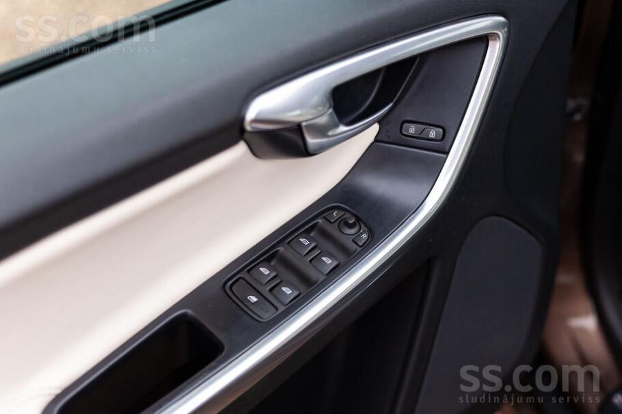 Brūns Volvo XC60 2014 Rīga, ar dzinēja tilpumu 2.40 L un nobraukumu 298 tūkst. km par 10495 €, foto 13 vietnē AUTOMOTO.COM.LV