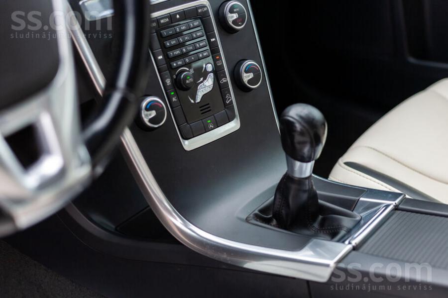 Brūns Volvo XC60 2014 Rīga, ar dzinēja tilpumu 2.40 L un nobraukumu 298 tūkst. km par 10495 €, foto 15 vietnē AUTOMOTO.COM.LV