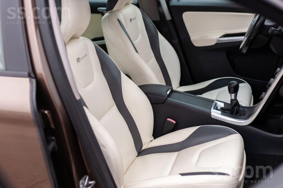 Brūns Volvo XC60 2014 Rīga, ar dzinēja tilpumu 2.40 L un nobraukumu 298 tūkst. km par 10495 €, foto 17 vietnē AUTOMOTO.COM.LV