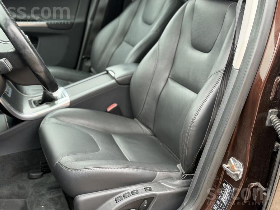 Brūns Volvo XC60 2014 Rīga, ar dzinēja tilpumu 2.00 L un nobraukumu 311 tūkst. km par 10950 €, foto 10 vietnē AUTOMOTO.COM.LV