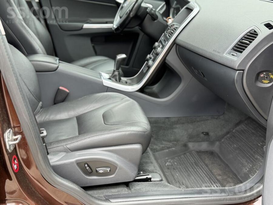 Brūns Volvo XC60 2014 Rīga, ar dzinēja tilpumu 2.00 L un nobraukumu 311 tūkst. km par 10950 €, foto 19 vietnē AUTOMOTO.COM.LV