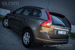 Brown Volvo XC60 2014 in Riga, with an engine capacity of 2.40 L and mileage of 330 thousand km for 10990 €, photo 8 on AUTOMOTO.COM.LV