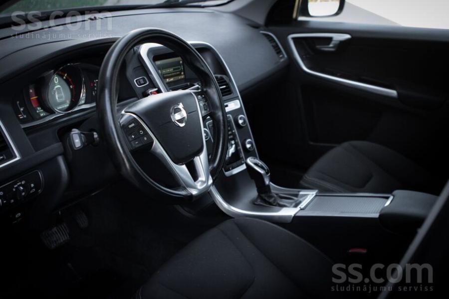 Brown Volvo XC60 2014 in Riga, with an engine capacity of 2.40 L and mileage of 330 thousand km for 10990 €, photo 13 on AUTOMOTO.COM.LV