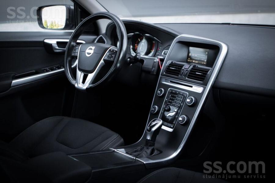 Brown Volvo XC60 2014 in Riga, with an engine capacity of 2.40 L and mileage of 330 thousand km for 10990 €, photo 14 on AUTOMOTO.COM.LV