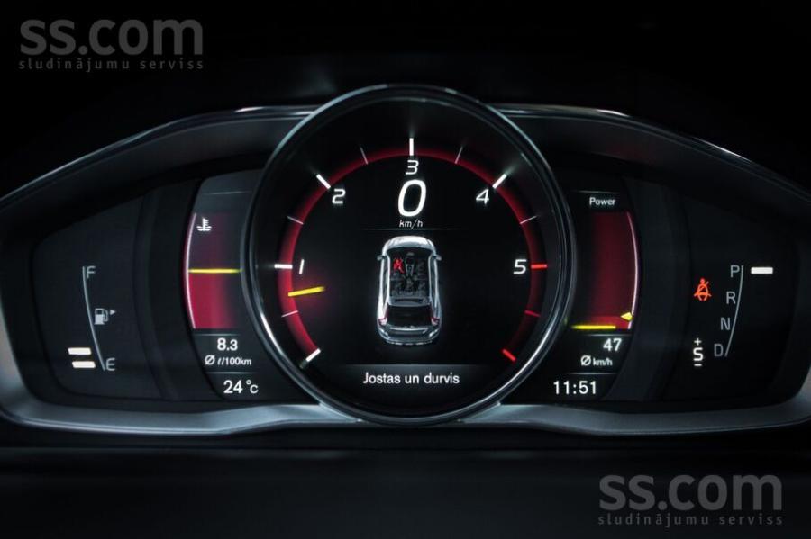 Brown Volvo XC60 2014 in Riga, with an engine capacity of 2.40 L and mileage of 330 thousand km for 10990 €, photo 17 on AUTOMOTO.COM.LV