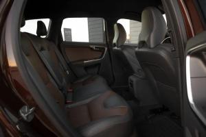Brūns Volvo XC60 2014 Jelgava, ar dzinēja tilpumu 2.00 L un nobraukumu 190 tūkst. km par 13450 €, foto 10 vietnē AUTOMOTO.COM.LV
