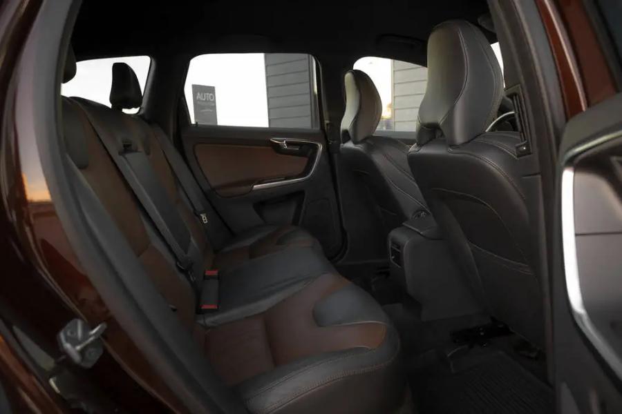 Brūns Volvo XC60 2014 Jelgava, ar dzinēja tilpumu 2.00 L un nobraukumu 190 tūkst. km par 13450 €, foto 10 vietnē AUTOMOTO.COM.LV