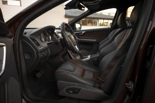 Brūns Volvo XC60 2014 Jelgava, ar dzinēja tilpumu 2.00 L un nobraukumu 190 tūkst. km par 13450 €, foto 10 vietnē AUTOMOTO.COM.LV