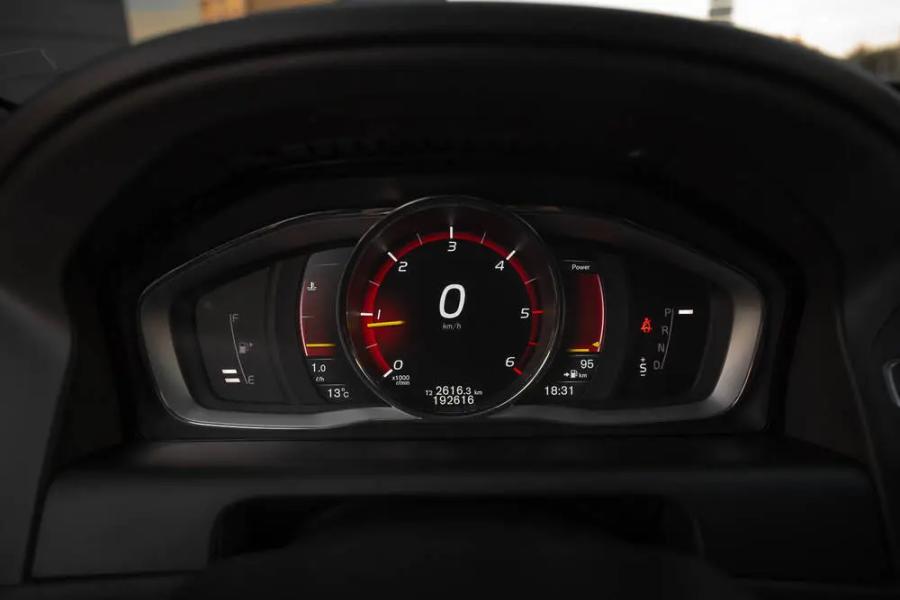 Brūns Volvo XC60 2014 Jelgava, ar dzinēja tilpumu 2.00 L un nobraukumu 190 tūkst. km par 13450 €, foto 18 vietnē AUTOMOTO.COM.LV