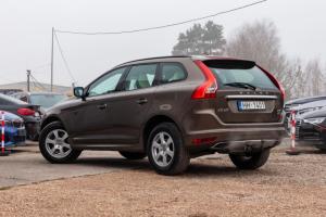 Brown Volvo XC60 2014 in Riga, with an engine capacity of 2.40 L and mileage of 298 thousand km for 10995 €, photo 3 on AUTOMOTO.COM.LV