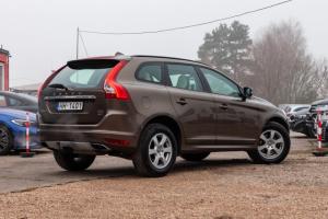 Brown Volvo XC60 2014 in Riga, with an engine capacity of 2.40 L and mileage of 298 thousand km for 10995 €, photo 5 on AUTOMOTO.COM.LV