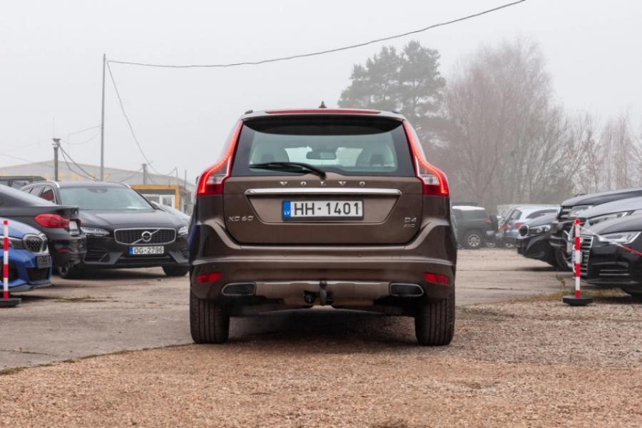 Brown Volvo XC60 2014 in Riga, with an engine capacity of 2.40 L and mileage of 298 thousand km for 10995 €, photo 6 on AUTOMOTO.COM.LV