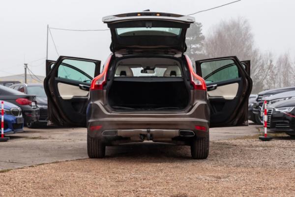Brūns Volvo XC60 2014 Rīga, ar dzinēja tilpumu 2.40 L un nobraukumu 298 tūkst. km par 10995 €, foto 6 vietnē AUTOMOTO.COM.LV