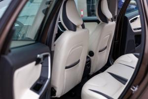 Brown Volvo XC60 2014 in Riga, with an engine capacity of 2.40 L and mileage of 298 thousand km for 10995 €, photo 8 on AUTOMOTO.COM.LV