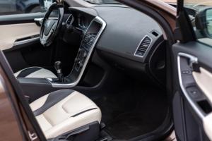 Brown Volvo XC60 2014 in Riga, with an engine capacity of 2.40 L and mileage of 298 thousand km for 10995 €, photo 15 on AUTOMOTO.COM.LV