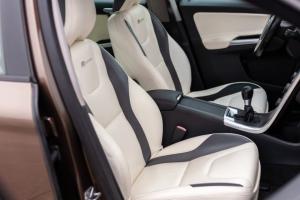 Brown Volvo XC60 2014 in Riga, with an engine capacity of 2.40 L and mileage of 298 thousand km for 10995 €, photo 16 on AUTOMOTO.COM.LV