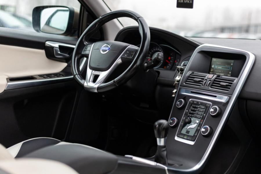 Brown Volvo XC60 2014 in Riga, with an engine capacity of 2.40 L and mileage of 298 thousand km for 10995 €, photo 17 on AUTOMOTO.COM.LV