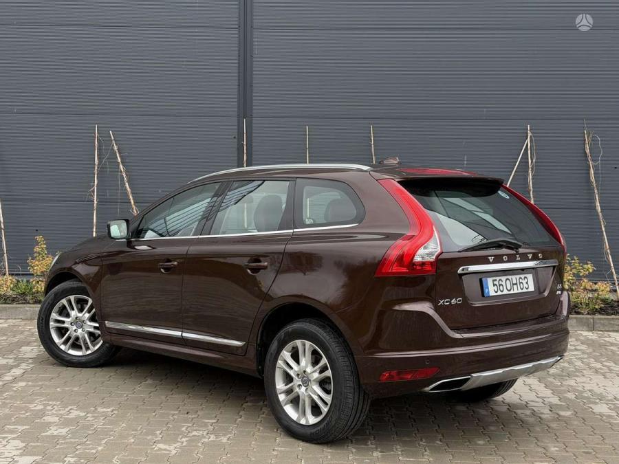 Brown Volvo XC60 2014 in Vilnius, with an engine capacity of 2.40 L and mileage of 287 thousand km for 11500 €, photo 6 on AUTOMOTO.COM.LV