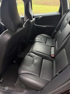 Brown Volvo XC60 2014 in Vilnius, with an engine capacity of 2.40 L and mileage of 287 thousand km for 11500 €, photo 12 on AUTOMOTO.COM.LV