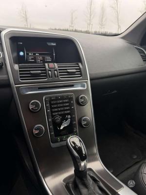Brown Volvo XC60 2014 in Vilnius, with an engine capacity of 2.40 L and mileage of 287 thousand km for 11500 €, photo 19 on AUTOMOTO.COM.LV
