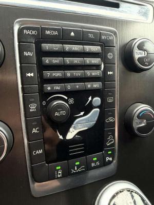 Brown Volvo XC60 2014 in Vilnius, with an engine capacity of 2.40 L and mileage of 287 thousand km for 11500 €, photo 22 on AUTOMOTO.COM.LV