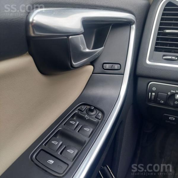 Brown Volvo XC60 2014 in Saldus, with an engine capacity of 2.40 L and mileage of 0 thousand km for 10500 €, photo 9 on AUTOMOTO.COM.LV