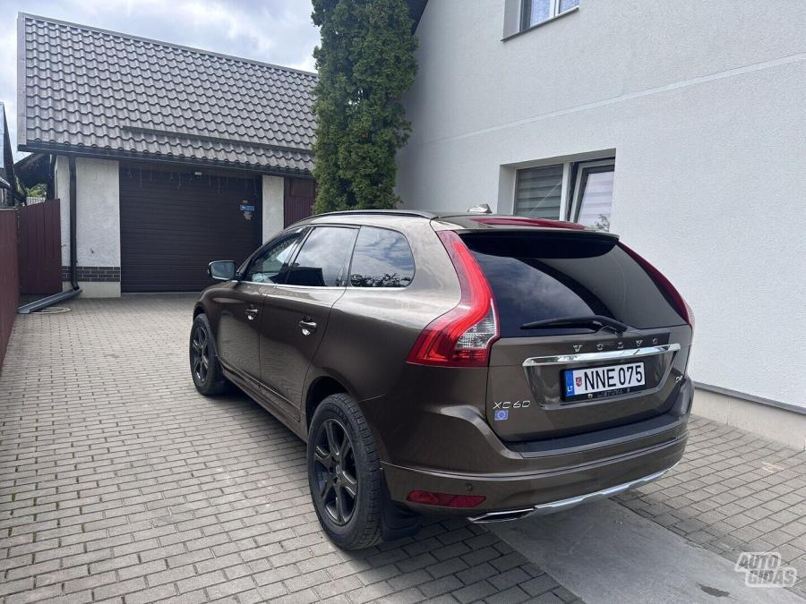 Brown Volvo XC60 2014 in Vilnius, with an engine capacity of 2.00 L and mileage of 295 thousand km for 12500 €, photo 4 on AUTOMOTO.COM.LV