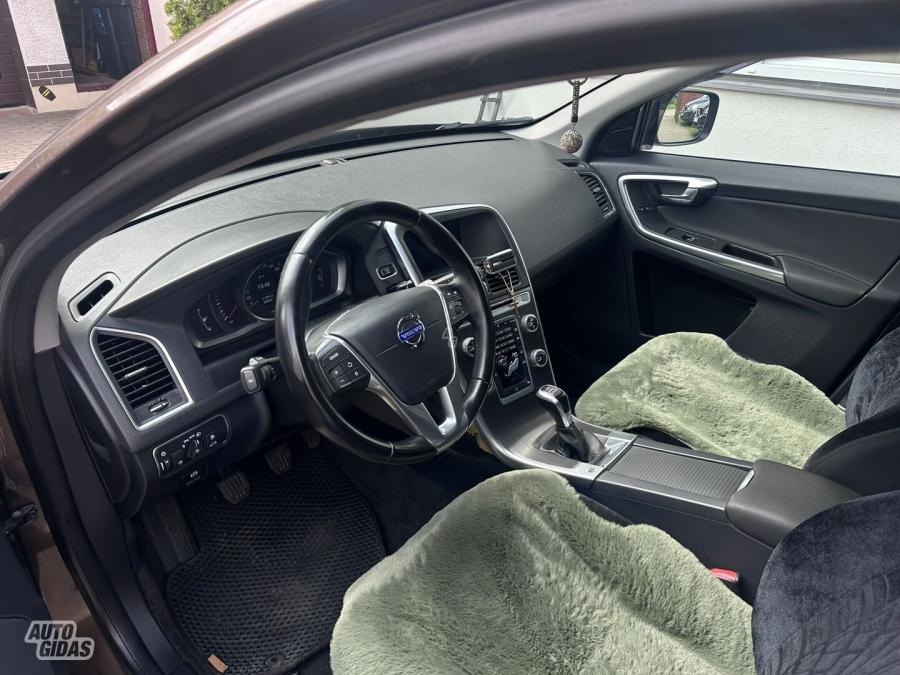 Brown Volvo XC60 2014 in Vilnius, with an engine capacity of 2.00 L and mileage of 295 thousand km for 12500 €, photo 9 on AUTOMOTO.COM.LV