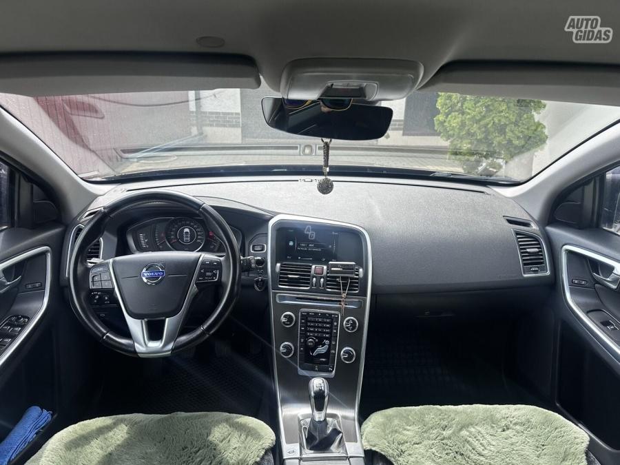 Brown Volvo XC60 2014 in Vilnius, with an engine capacity of 2.00 L and mileage of 295 thousand km for 12500 €, photo 10 on AUTOMOTO.COM.LV