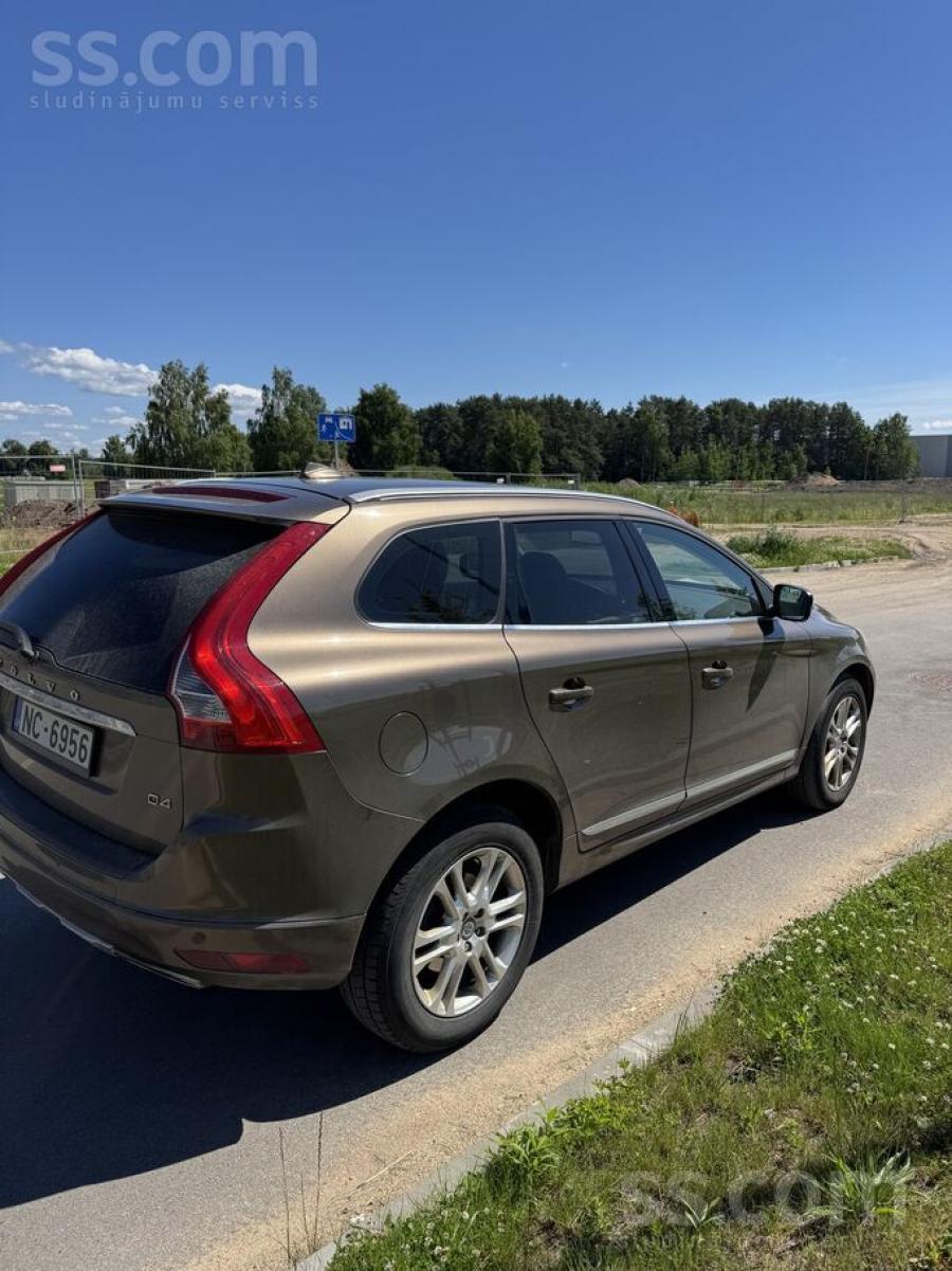Brown Volvo XC60 2014 in Riga, with an engine capacity of 2.00 L and mileage of 247 thousand km for 12400 €, photo 4 on AUTOMOTO.COM.LV