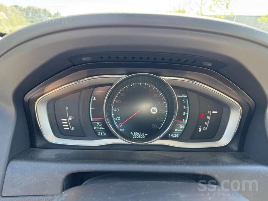 Brown Volvo XC60 2014 in Riga, with an engine capacity of 2.00 L and mileage of 247 thousand km for 12400 €, photo 5 on AUTOMOTO.COM.LV