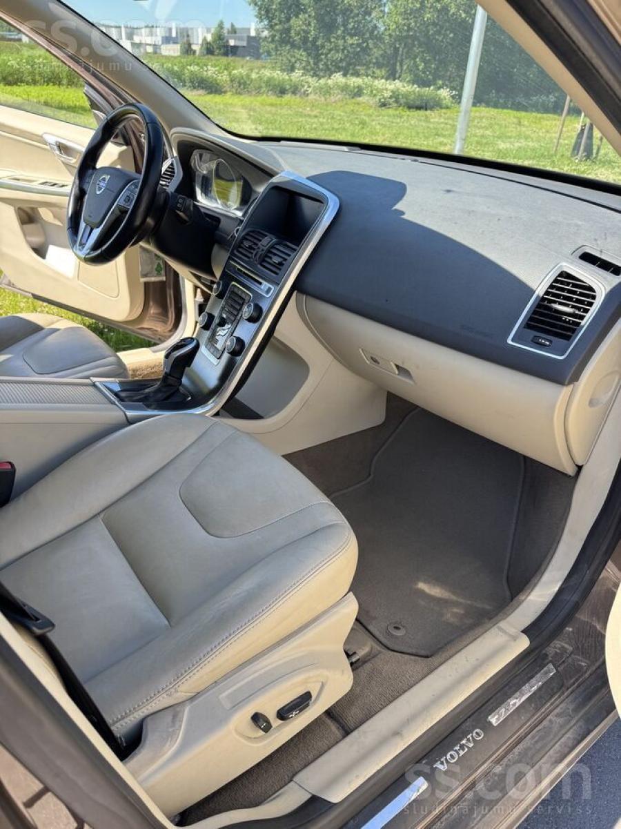 Brown Volvo XC60 2014 in Riga, with an engine capacity of 2.00 L and mileage of 247 thousand km for 12400 €, photo 8 on AUTOMOTO.COM.LV