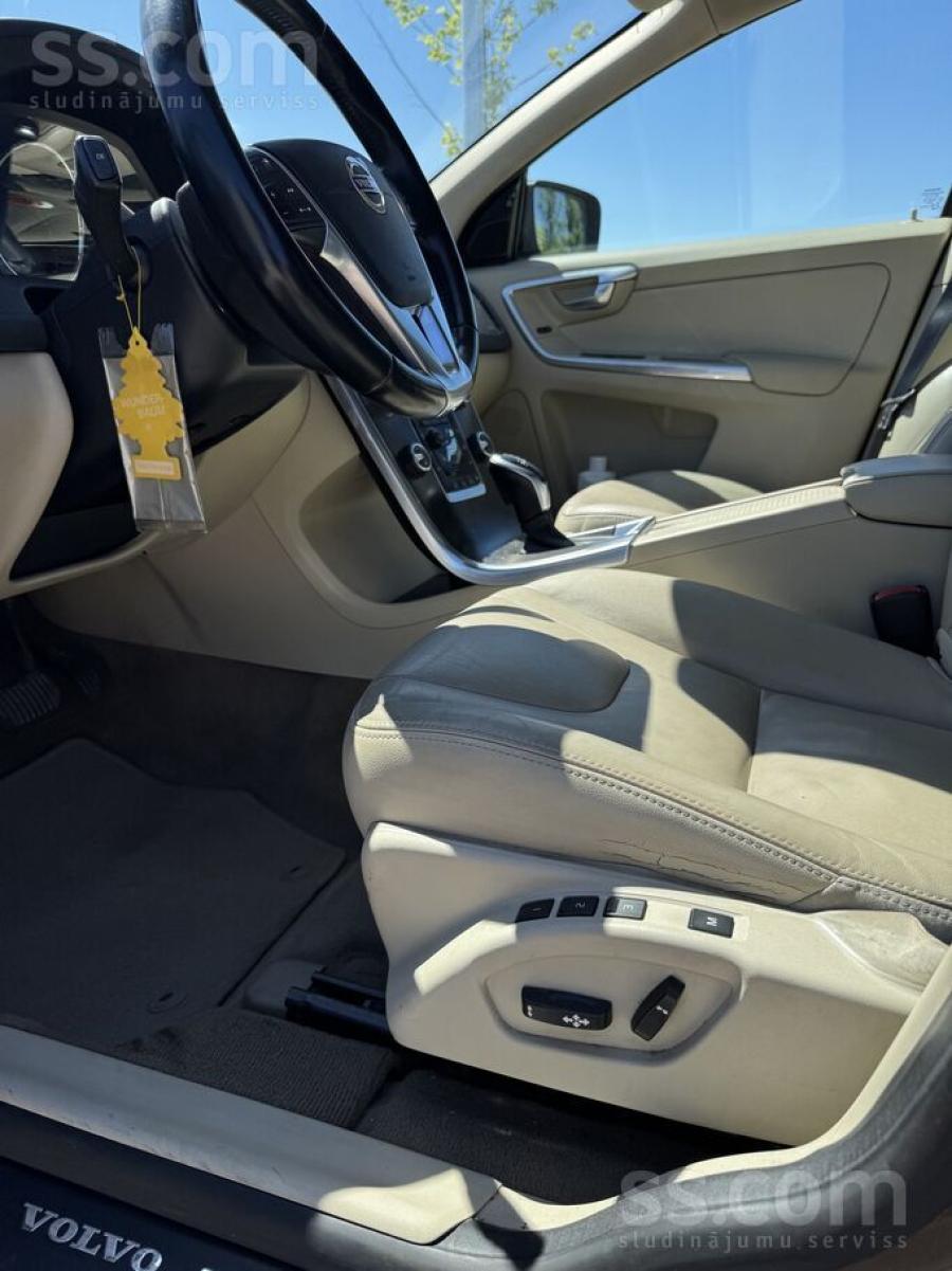 Brown Volvo XC60 2014 in Riga, with an engine capacity of 2.00 L and mileage of 247 thousand km for 12400 €, photo 12 on AUTOMOTO.COM.LV